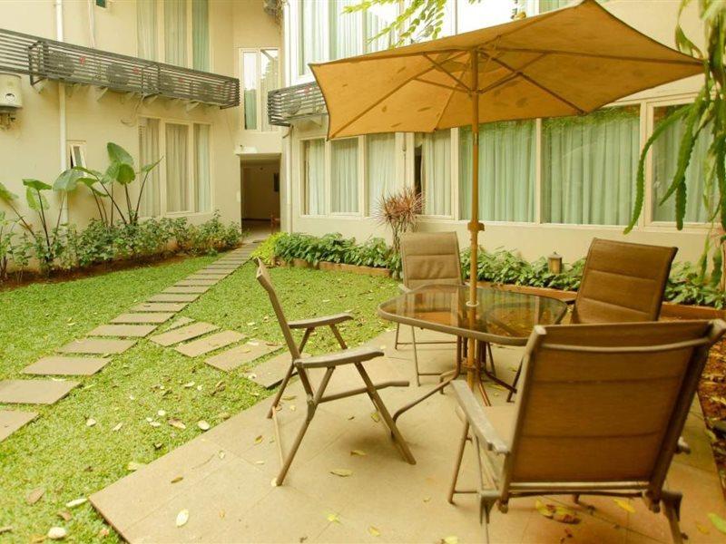W HOME CIPETE GUEST HOUSE JAKARTA